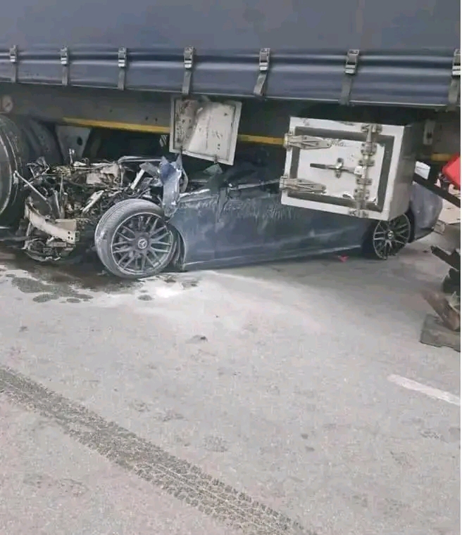 Tragic R40 Riverside Accident Claims Two Lives - Latest News