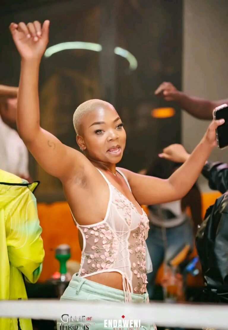 Brenda Fassie Lookalike Spotted Dancing at Endaweni Lounge in Vosloorus ...