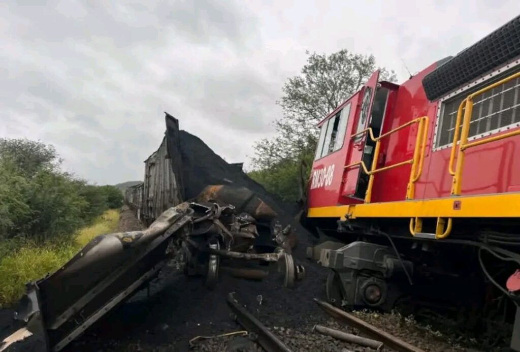 Luxury Rovos Rail Train Collides with Freight Locomotive in Zimbabwe ...