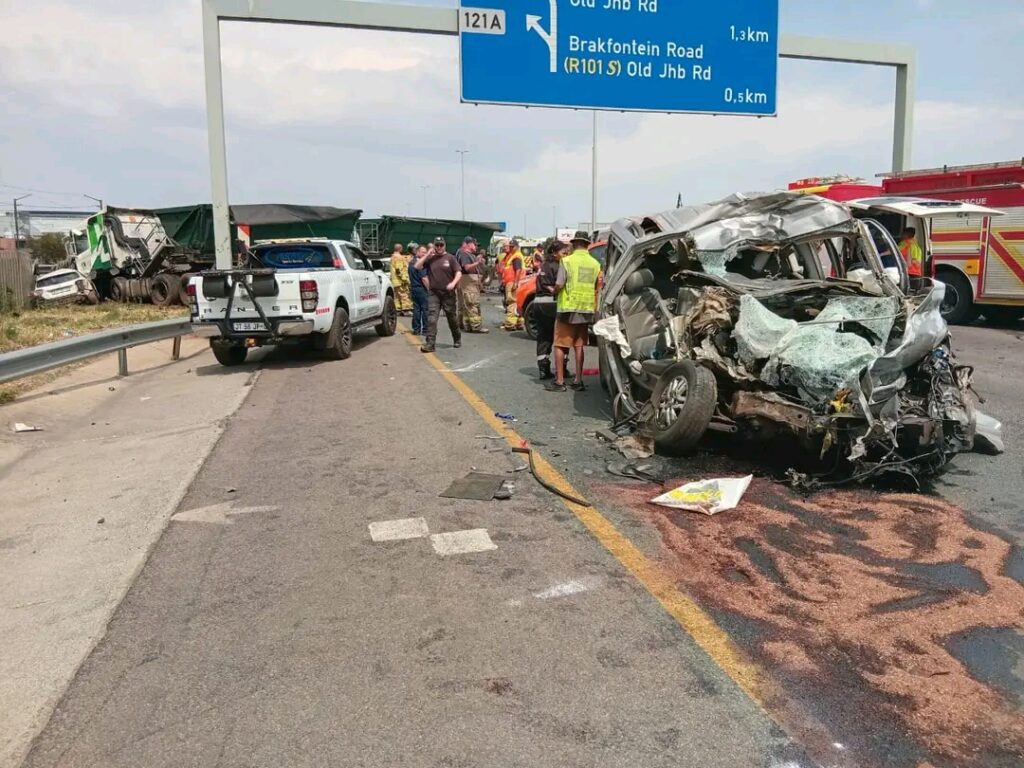 N1 Highway Crash Involving Truck and Four Cars Leaves Several Injured ...