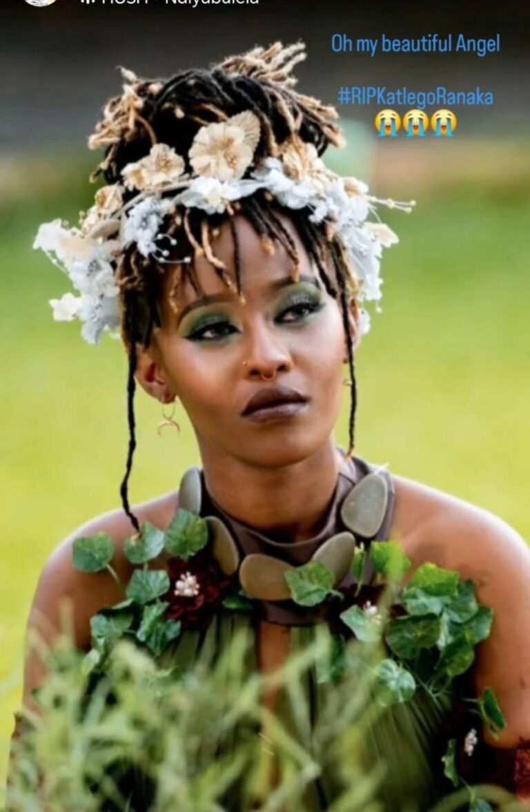 HEARTFELT MOMENT | Manaka Ranaka Accepts Late Daughter Katlego’s Degree ...